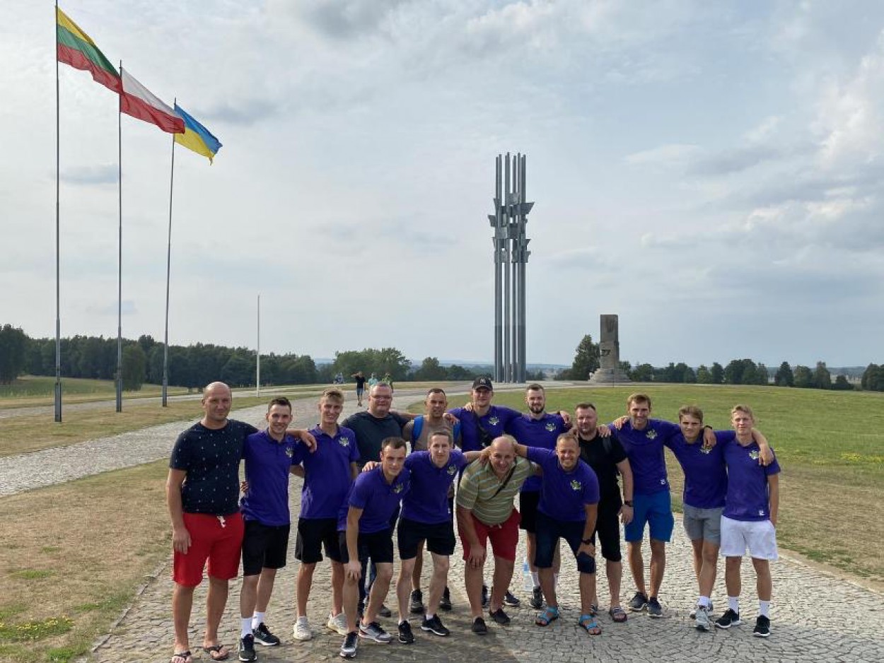 Jonavos „Vikingai“ Lenkijoje salės futbolo turnyre „Copernicus Cup“ iškovojo sidabro medalius ...